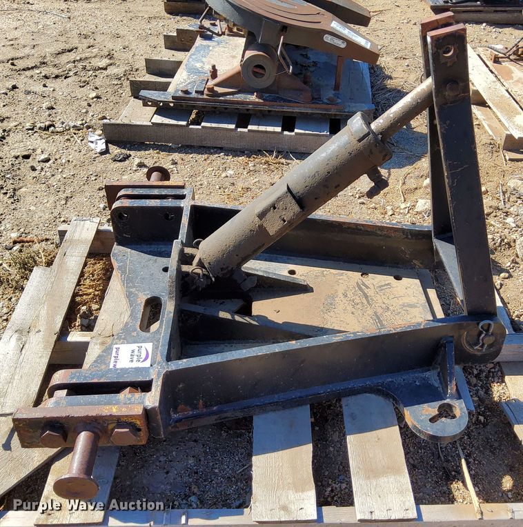 Front lift group in Ellinwood, KS | Item DR0957 sold | Purple Wave