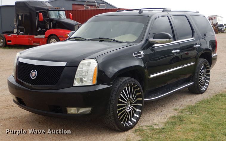 2007 Cadillac Escalade SUV in Russell, KS | Item LB9854 sold | Purple Wave