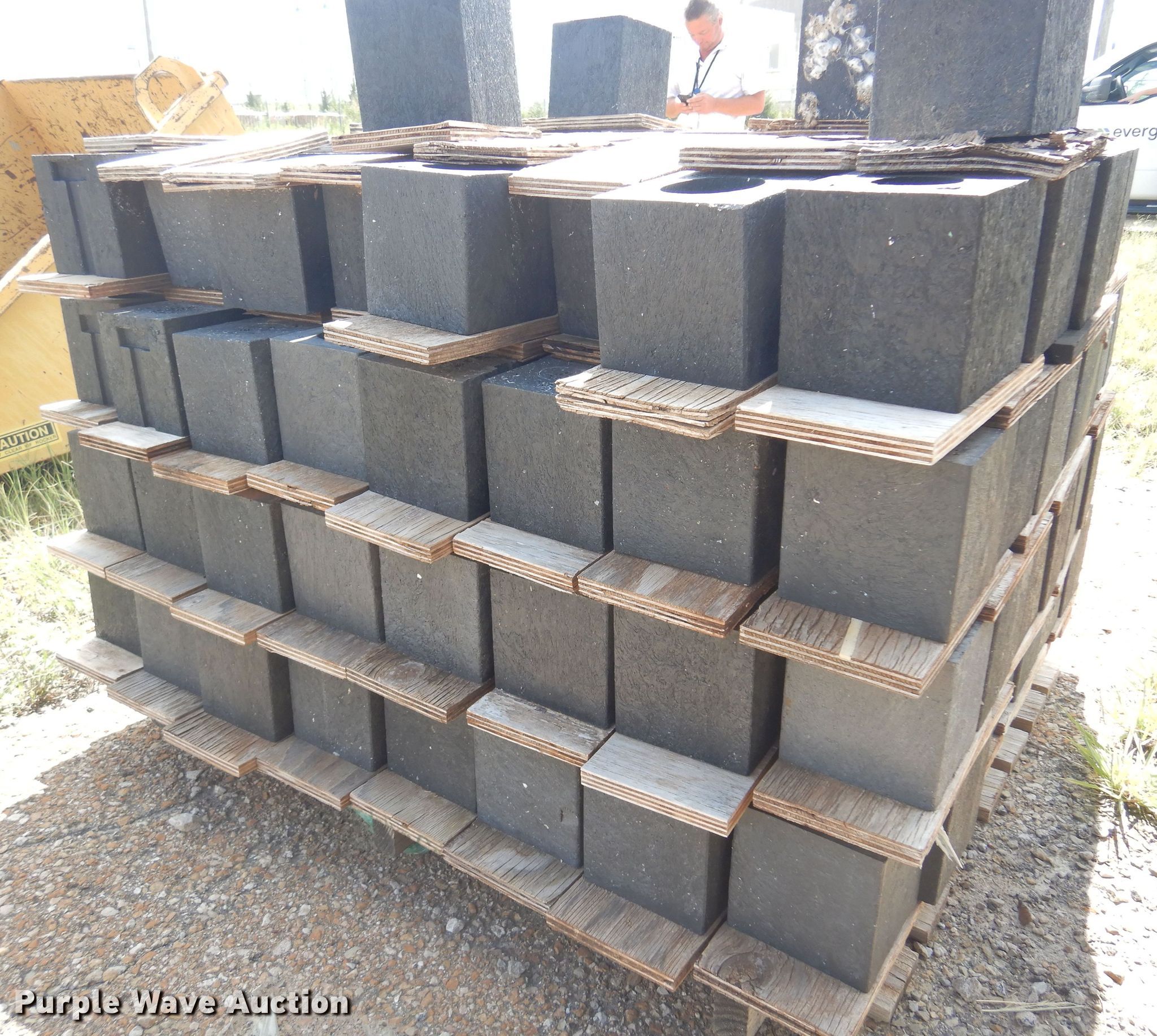 Approximately 2,00 blocks of composite dunnage in Burlington, KS | Item ...