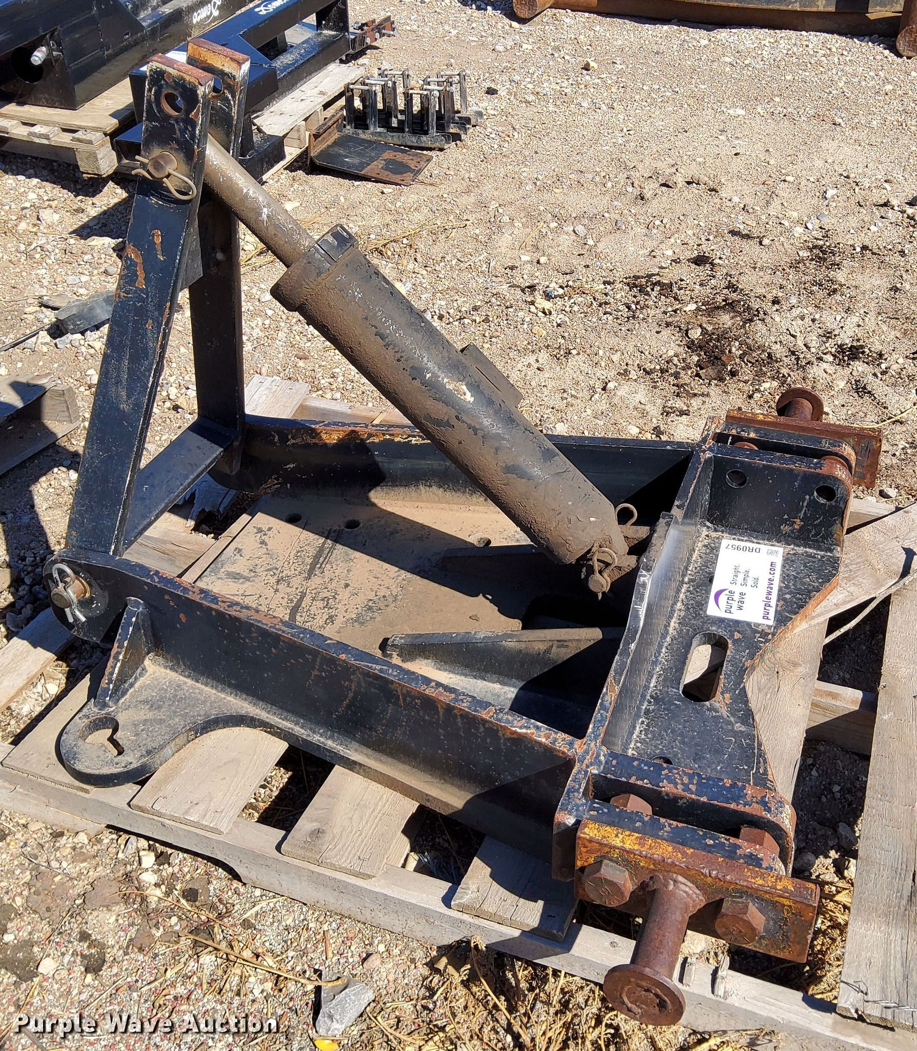 Front lift group in Ellinwood, KS | Item DR0957 sold | Purple Wave