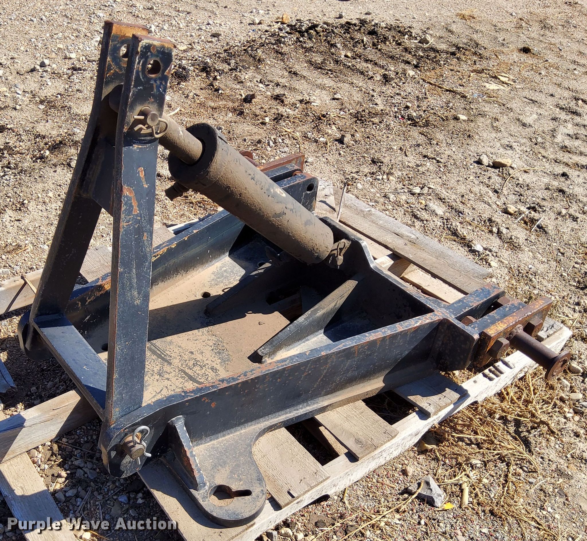 Front lift group in Ellinwood, KS | Item DR0957 sold | Purple Wave