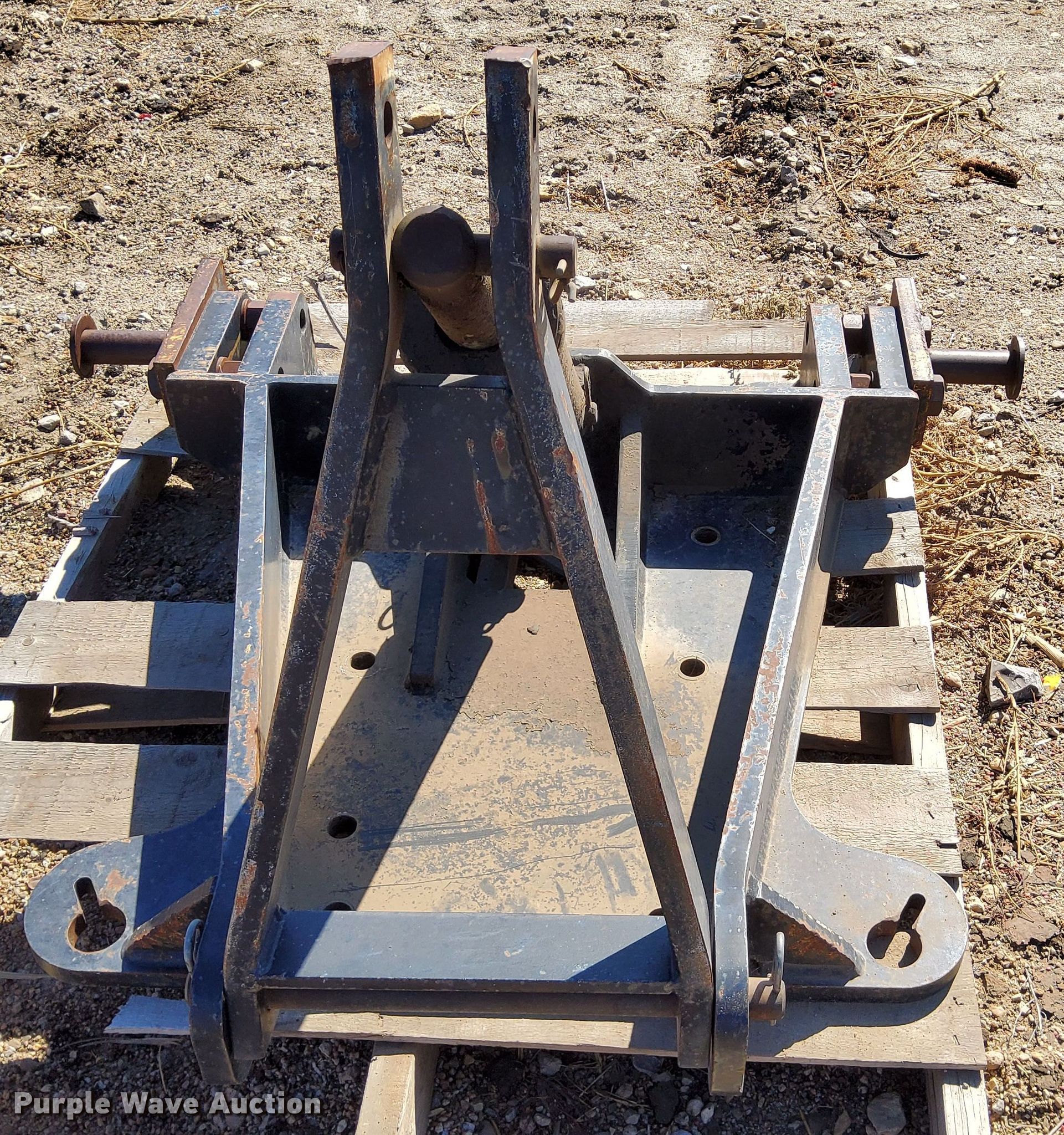 Front lift group in Ellinwood, KS | Item DR0957 sold | Purple Wave