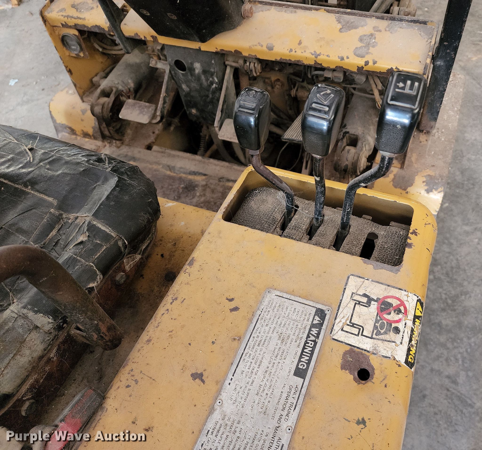 Daewoo G25S forklift in Higginsville, MO | Item KH9324 sold | Purple Wave