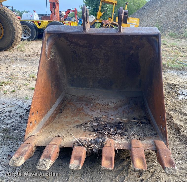 Hensley excavator bucket in Tulsa, OK | Item DK6409 sold | Purple Wave