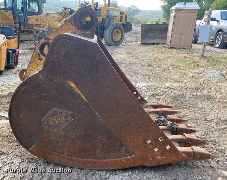 Hensley excavator bucket in Tulsa, OK | Item DK6409 sold | Purple Wave