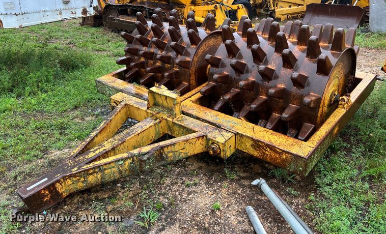 Double drum wedge foot roller in Rolla, MO | Item MR9789 sold | Purple Wave
