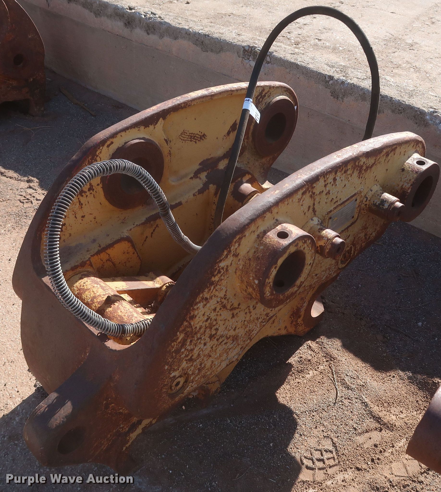 2007 Caterpillar 318/320 quick coupler in Oklahoma City, OK | Item ...