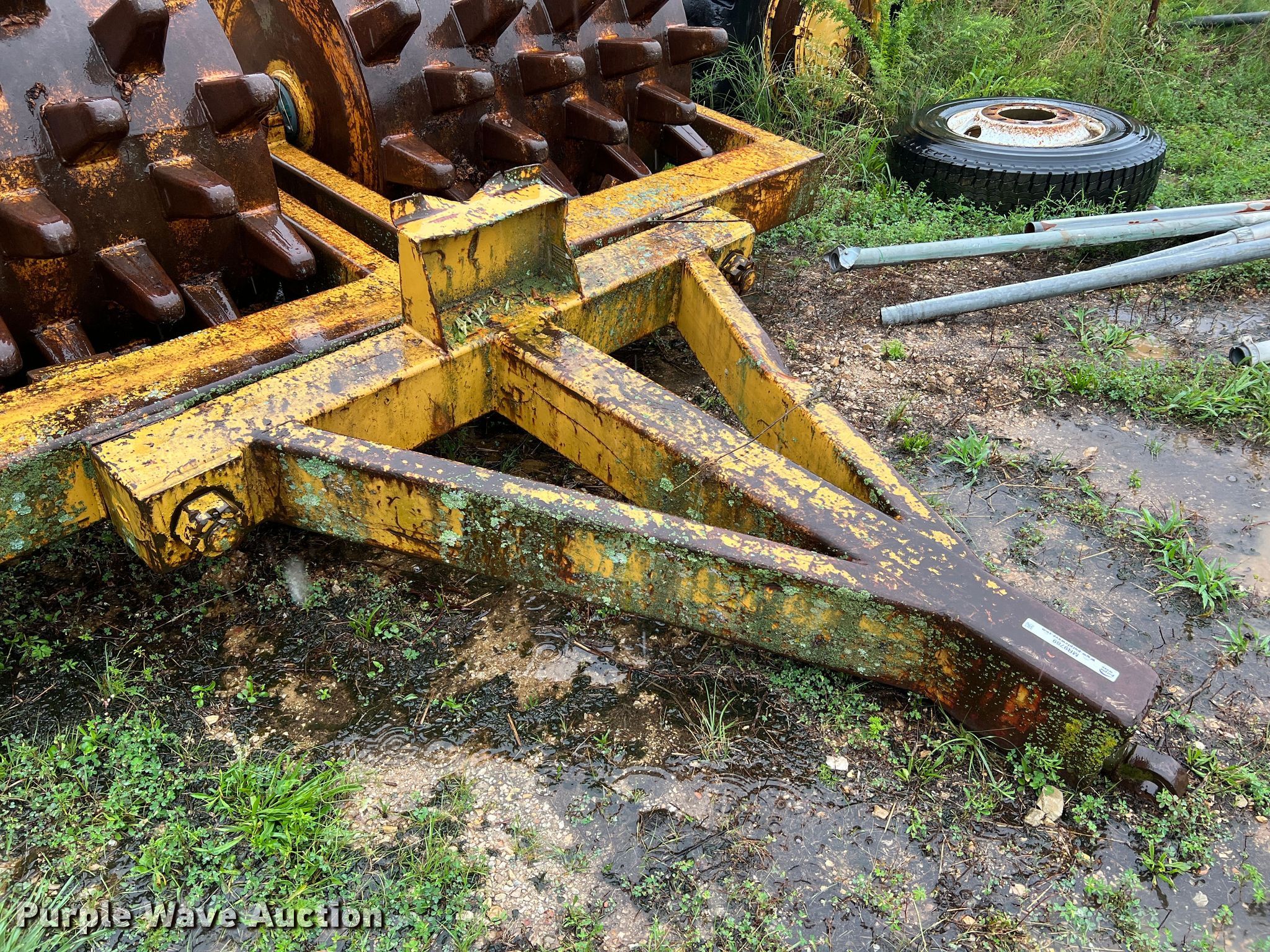 Double drum wedge foot roller in Rolla, MO | Item MR9789 sold | Purple Wave