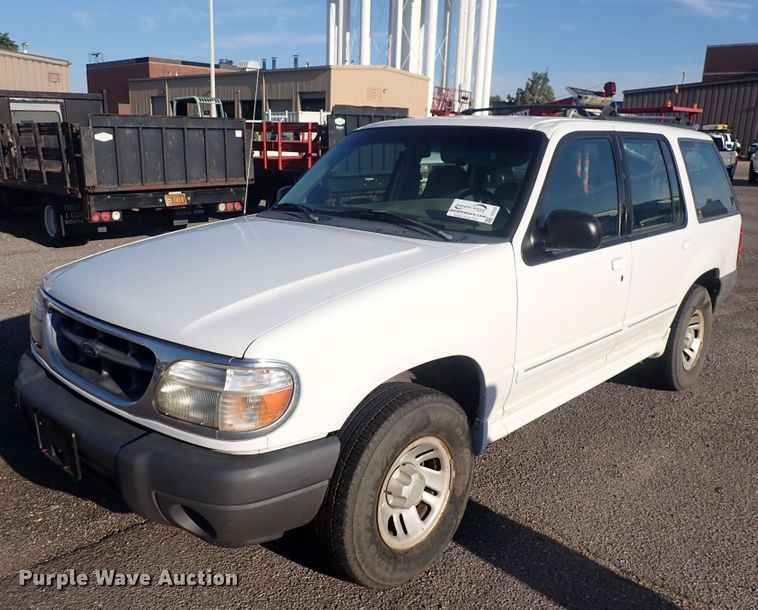 2000 Ford Explorer SUV in Wichita, KS | Item DF8359 sold | Purple Wave