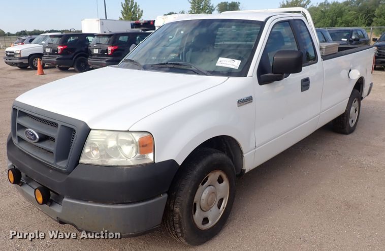 2005 Ford F150 XL pickup truck in Derby, KS | Item DG2747 sold | Purple Wave