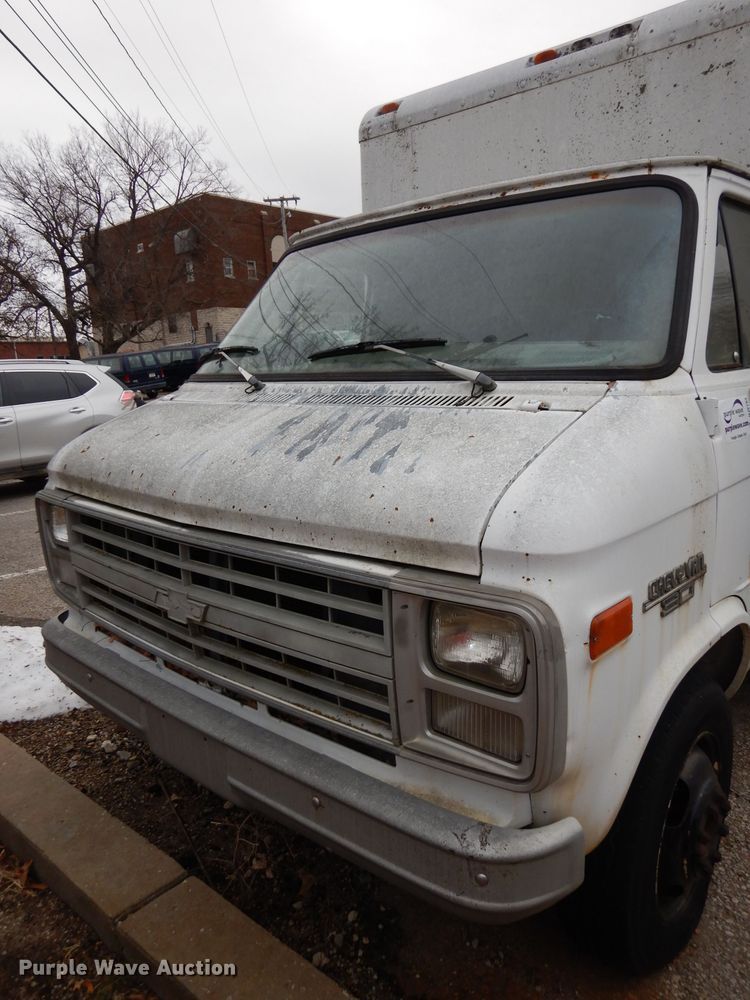 1987 Chevrolet G30 box truck in Holton, KS | Item DJ2753 sold | Purple Wave