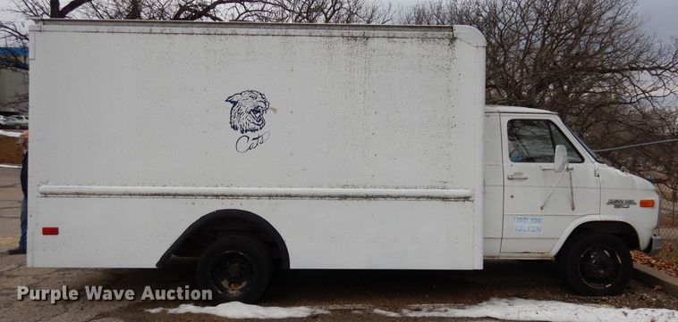 1987 Chevrolet G30 box truck in Holton, KS | Item DJ2753 sold | Purple Wave