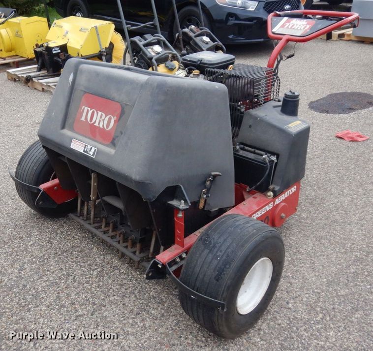 Toro greens aerator in Arden Hills, MN | Item MH9098 sold | Purple Wave
