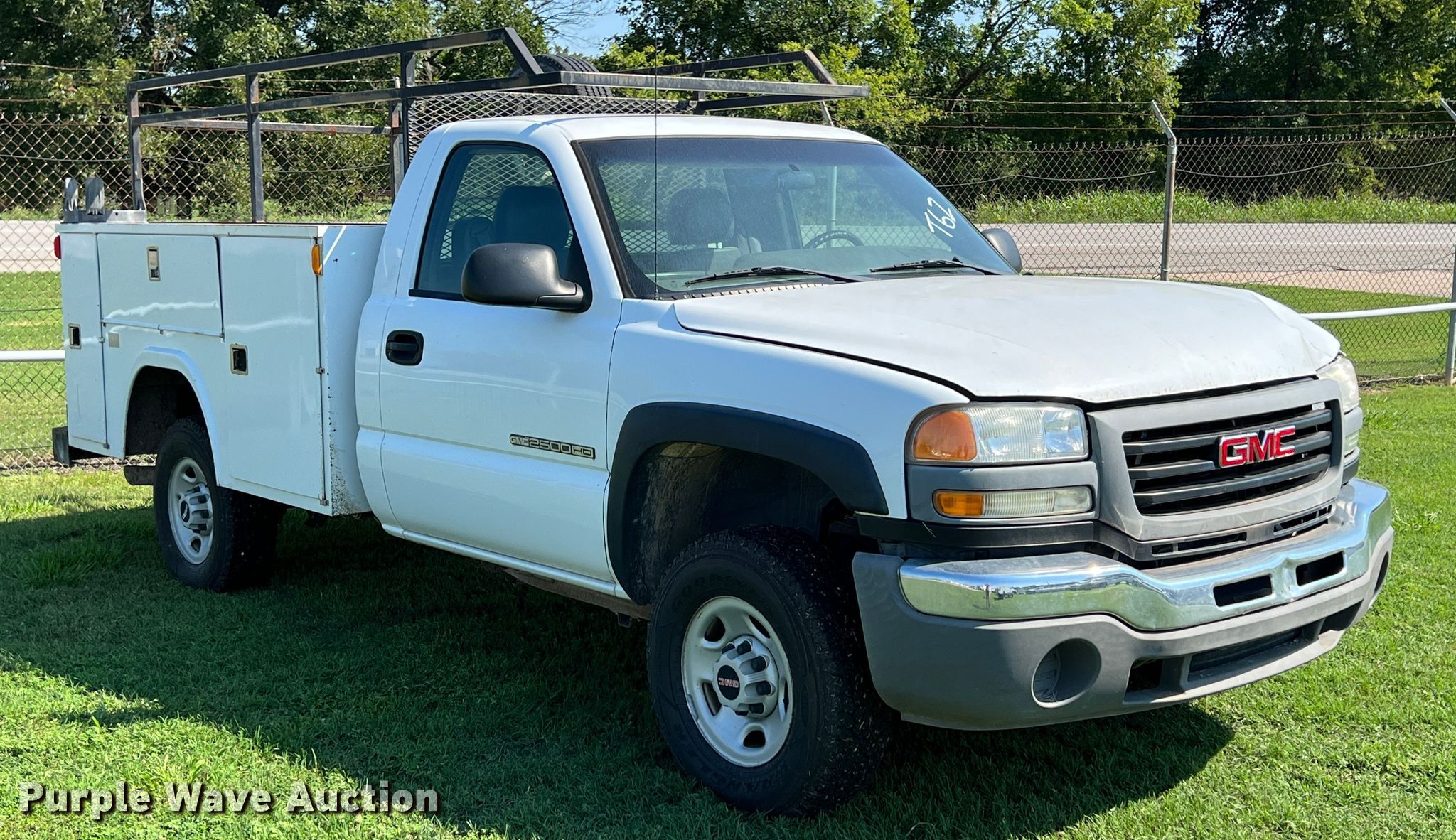 2005 GMC Sierra 2500HD utility bed pickup truck in Chouteau, OK | Item ...