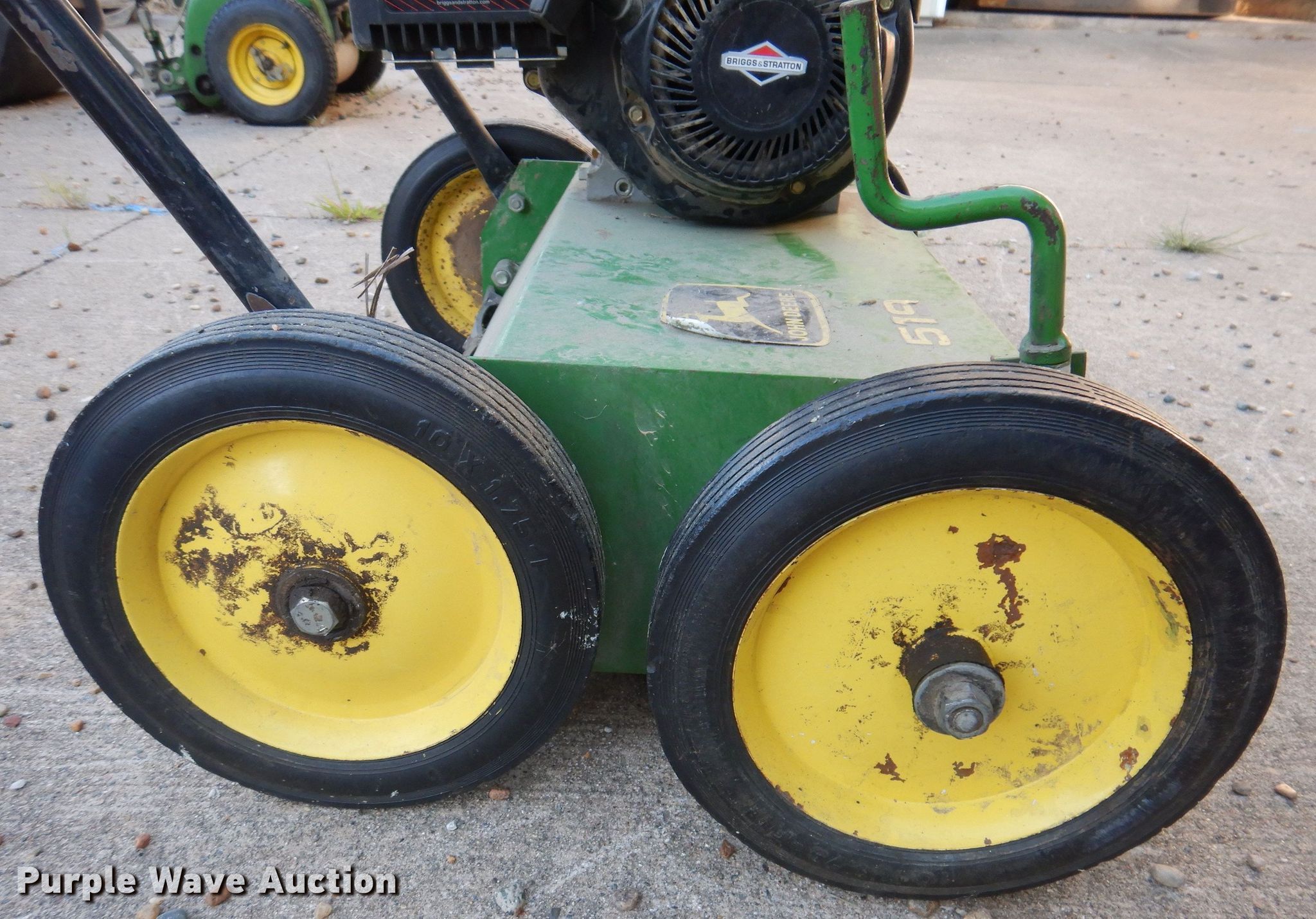 John Deere 519 verticutter in Ottumwa, IA | Item KP9340 sold | Purple Wave
