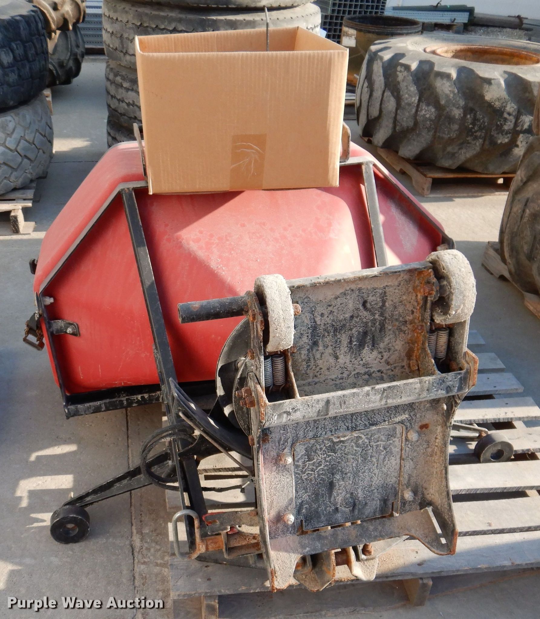 Boss spreader in Knoxville, IA | Item KP9434 sold | Purple Wave