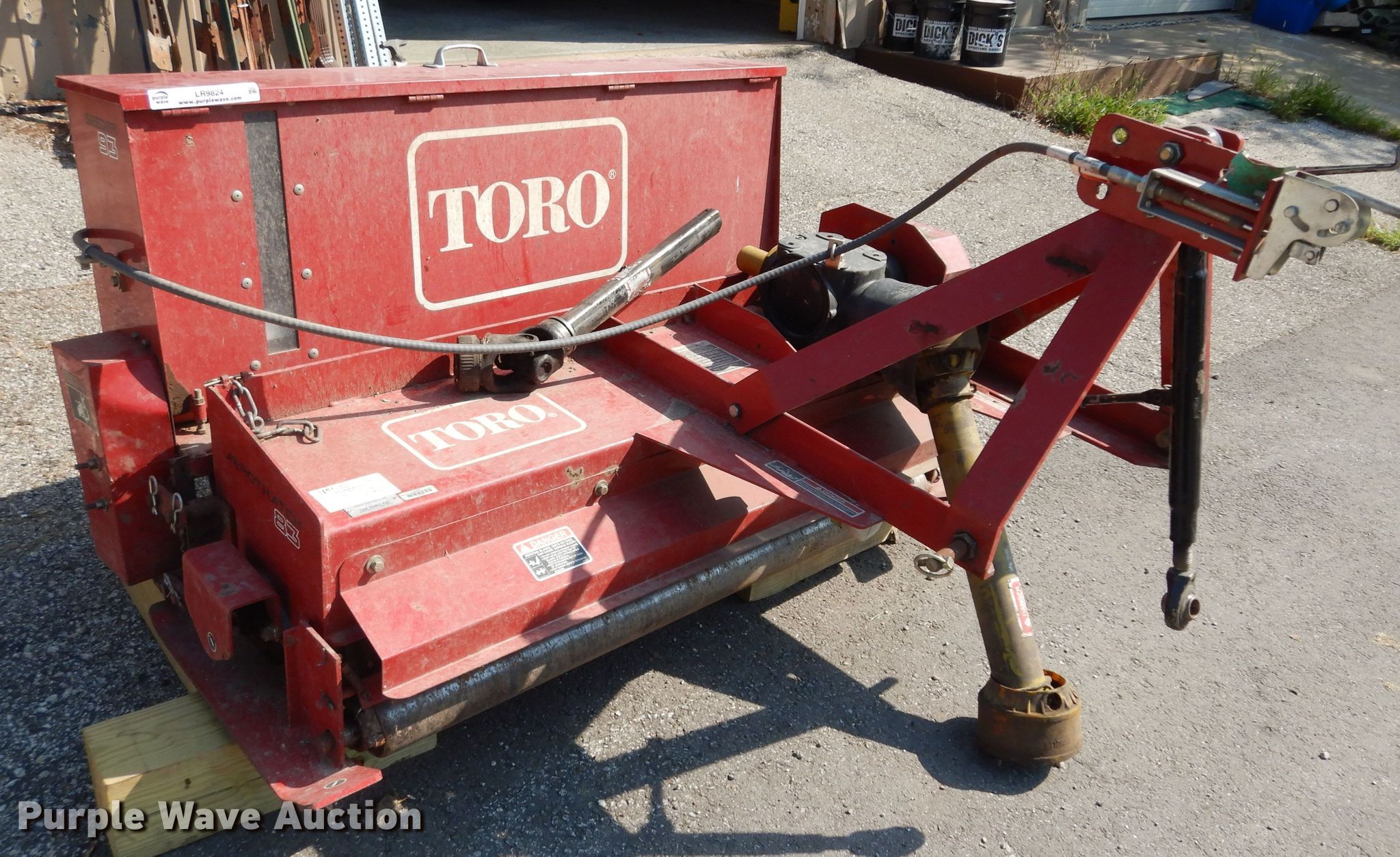 Toro 44830 seeder in Lenexa, KS | Item LR9824 sold | Purple Wave