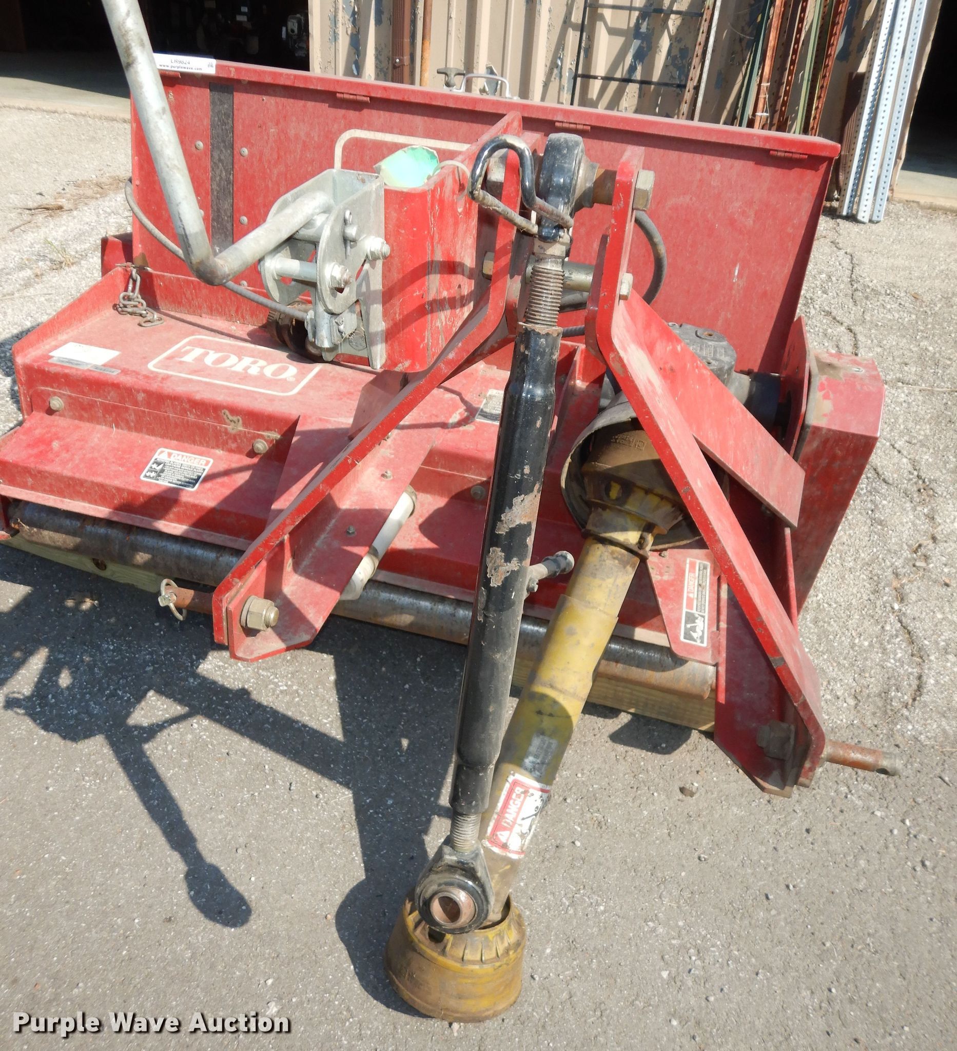 Toro 44830 seeder in Lenexa, KS | Item LR9824 sold | Purple Wave