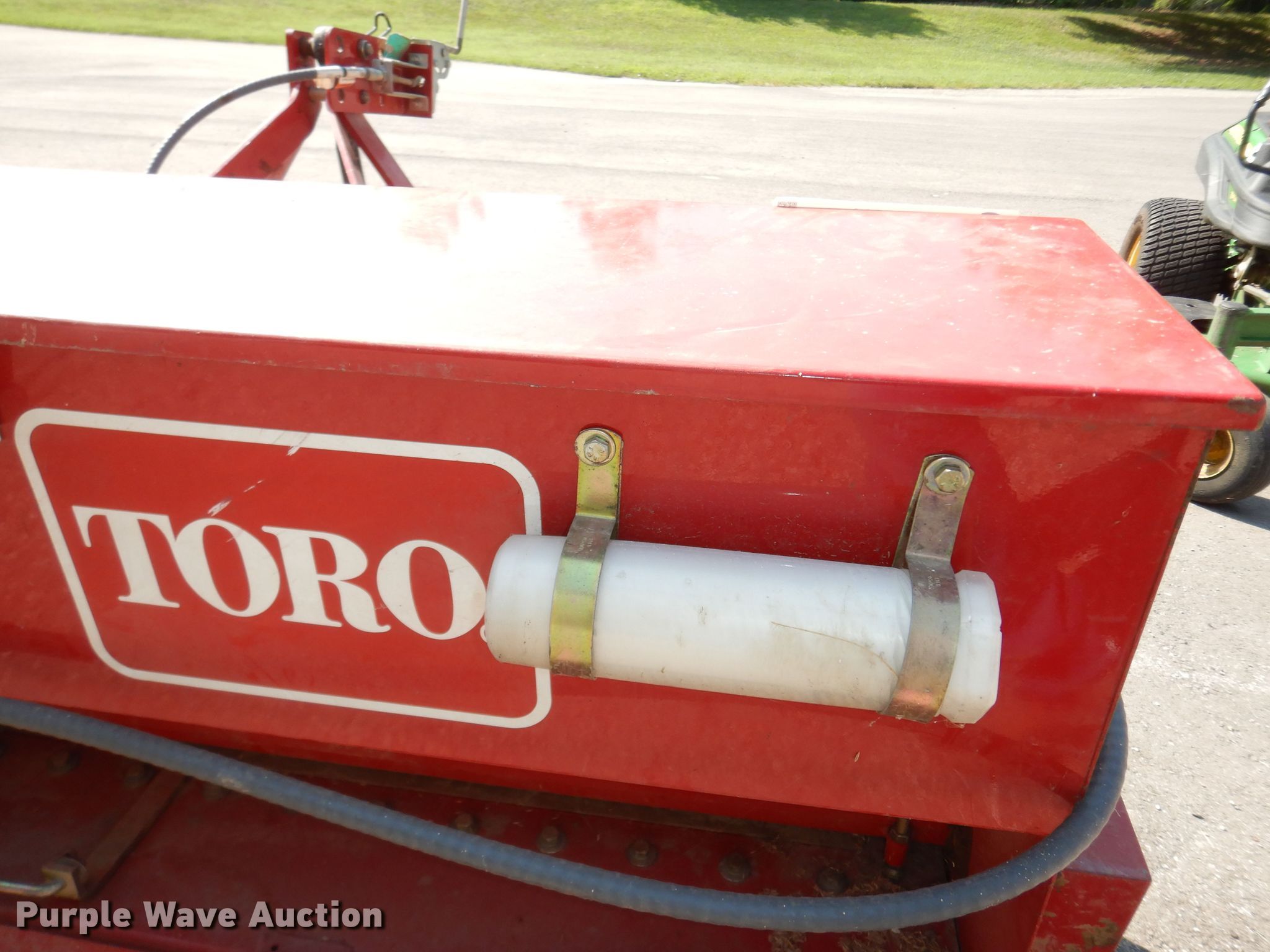 Toro 44830 seeder in Lenexa, KS | Item LR9824 sold | Purple Wave