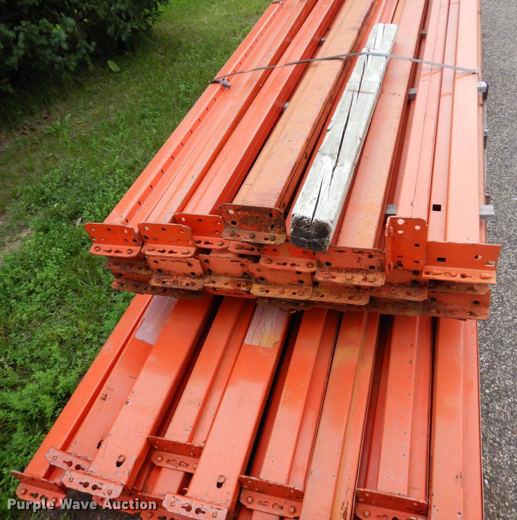 Approximately 39 pallet racking cross-members in Arden Hills, MN | Item ...