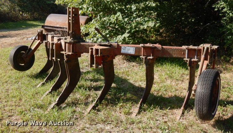 International 10 V-ripper in Gardner, KS | Item DS1364 sold | Purple Wave