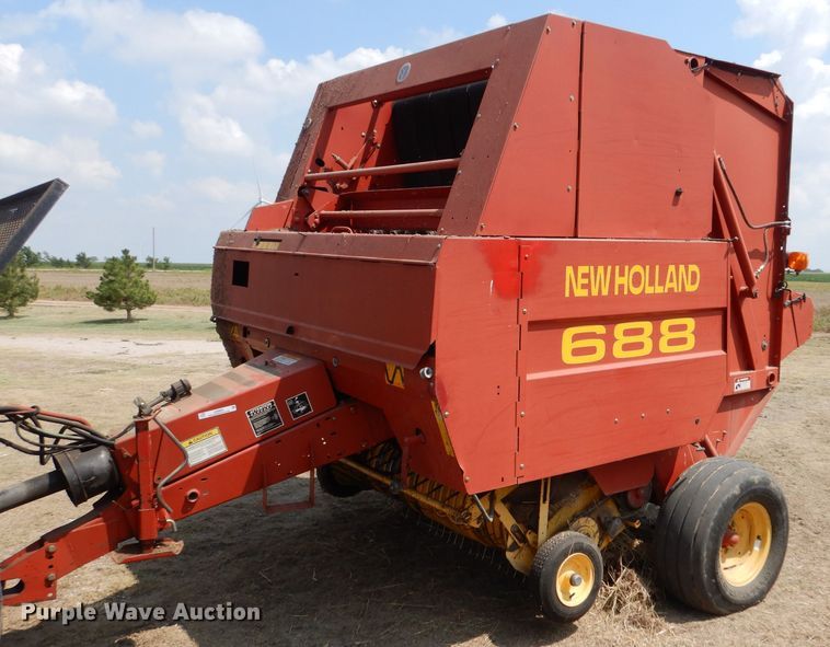 2001 New Holland 688 round baler in Dodge City, KS | Item LB9909 sold ...