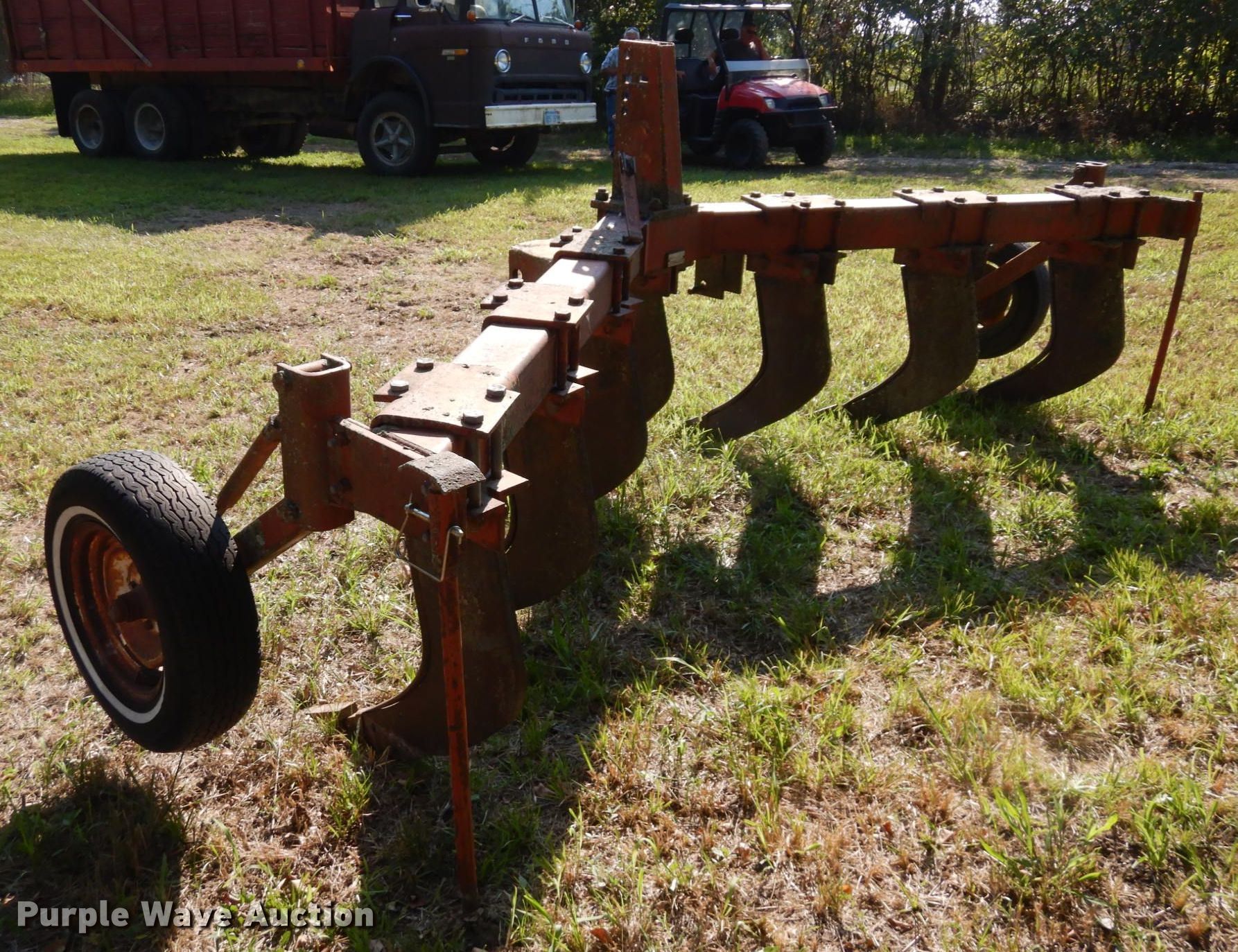 International 10 V-ripper in Gardner, KS | Item DS1364 sold | Purple Wave