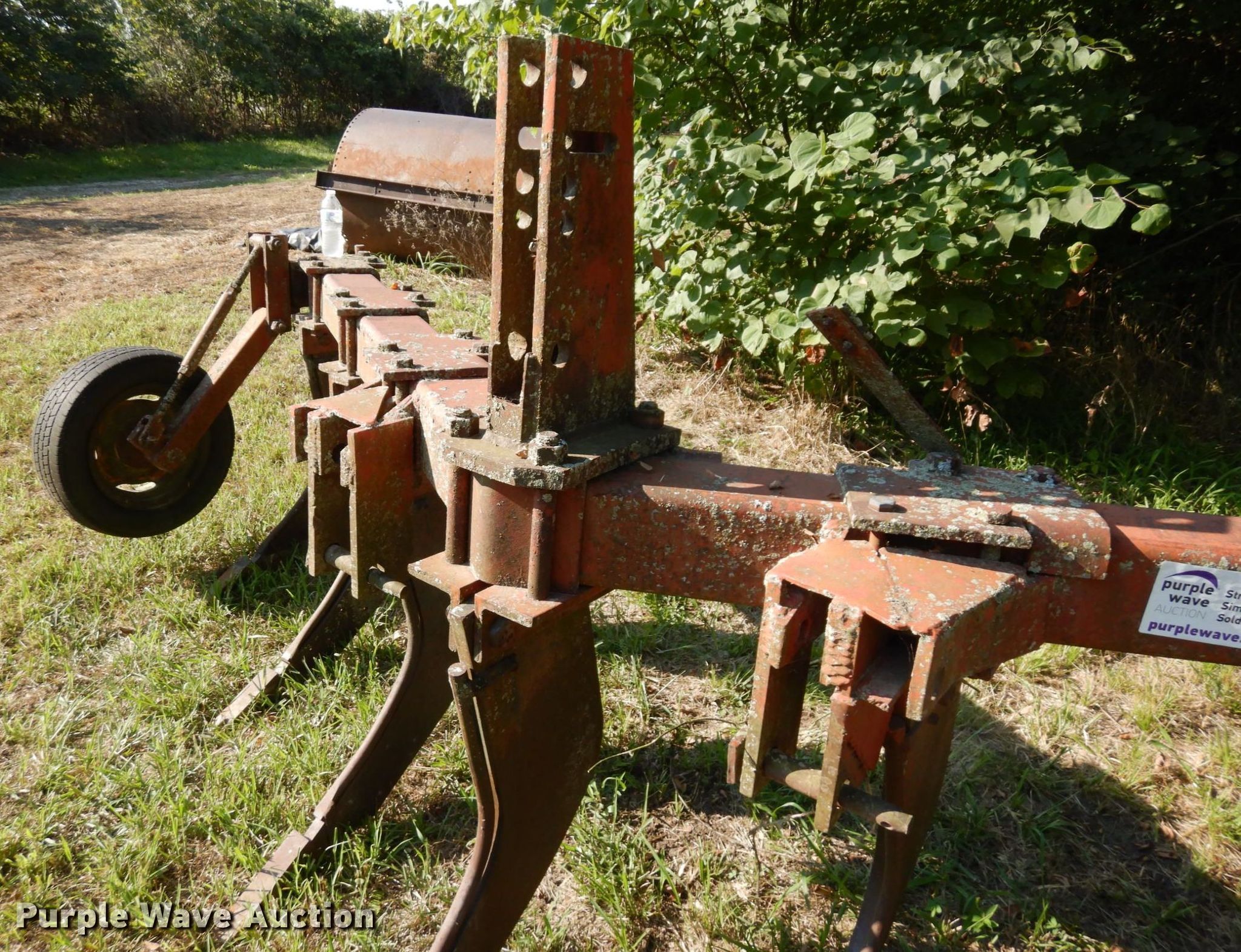International 10 V-ripper in Gardner, KS | Item DS1364 sold | Purple Wave