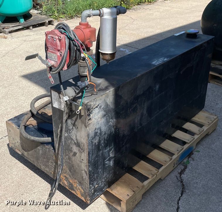 Auxiliary fuel tank in Lemont, IL | Item KF9528 sold | Purple Wave
