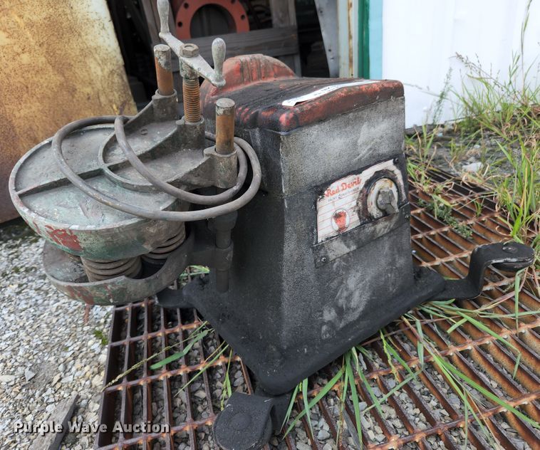 Red Devil paint shaker in Marston, MO | Item MK9281 sold | Purple Wave