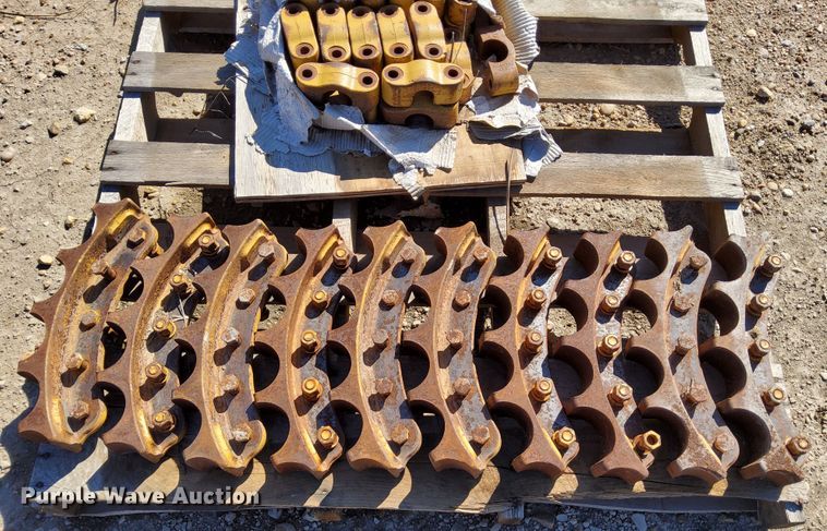 System one track components in Ellinwood, KS | Item DR0952 sold ...