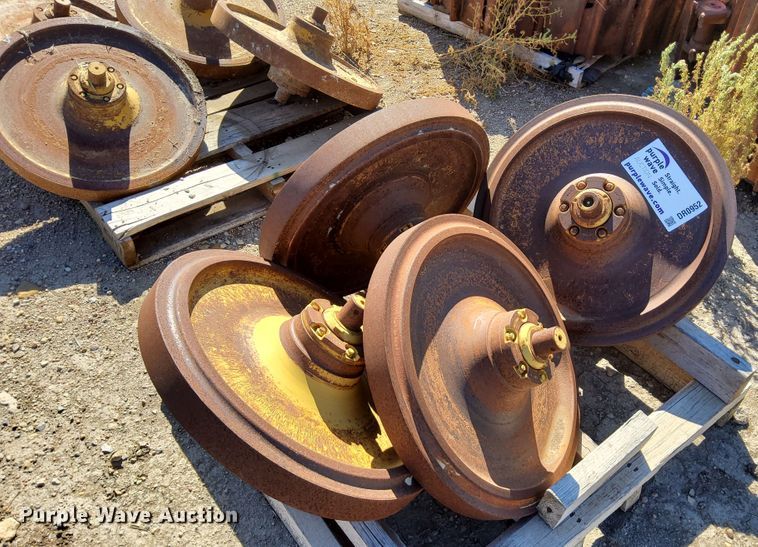 System one track components in Ellinwood, KS | Item DR0952 sold ...