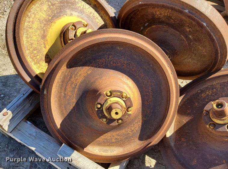 System one track components in Ellinwood, KS | Item DR0952 sold ...