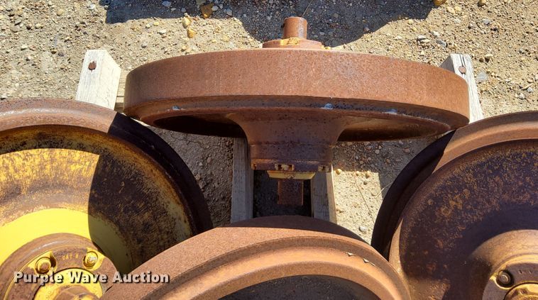 System one track components in Ellinwood, KS | Item DR0952 sold ...