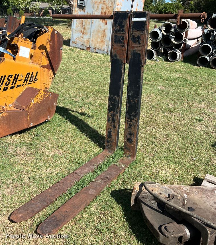 60"L forks in Independence, KS | Item IA9094 sold | Purple Wave