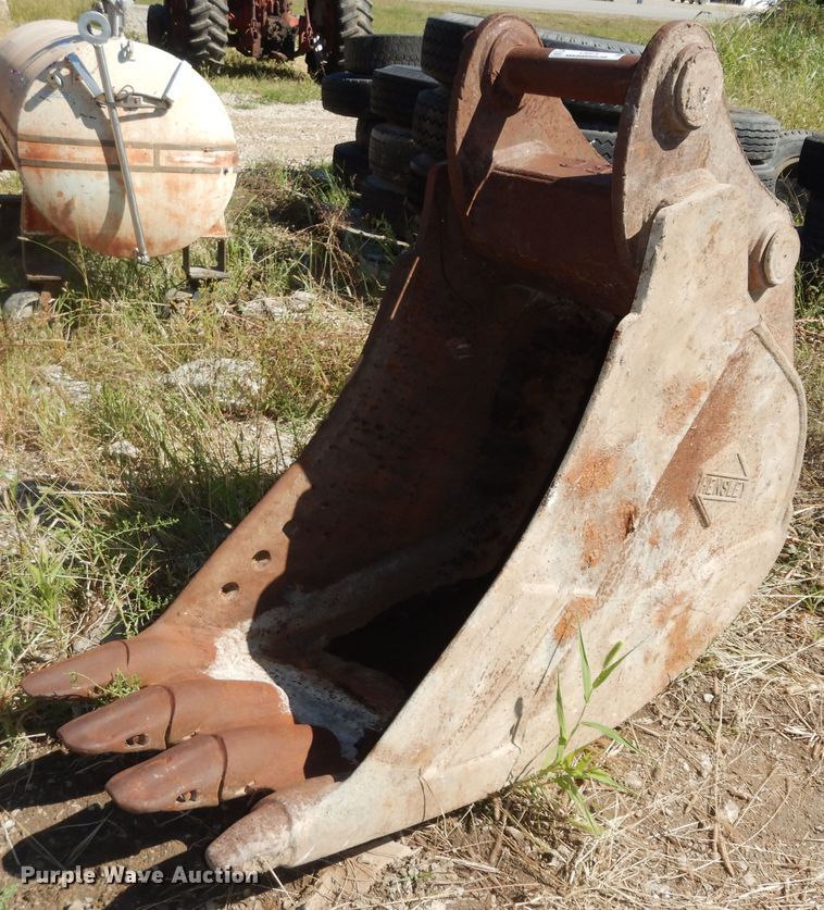 Hensley 24" W excavator bucket in Wamego, KS | Item LR9976 sold ...