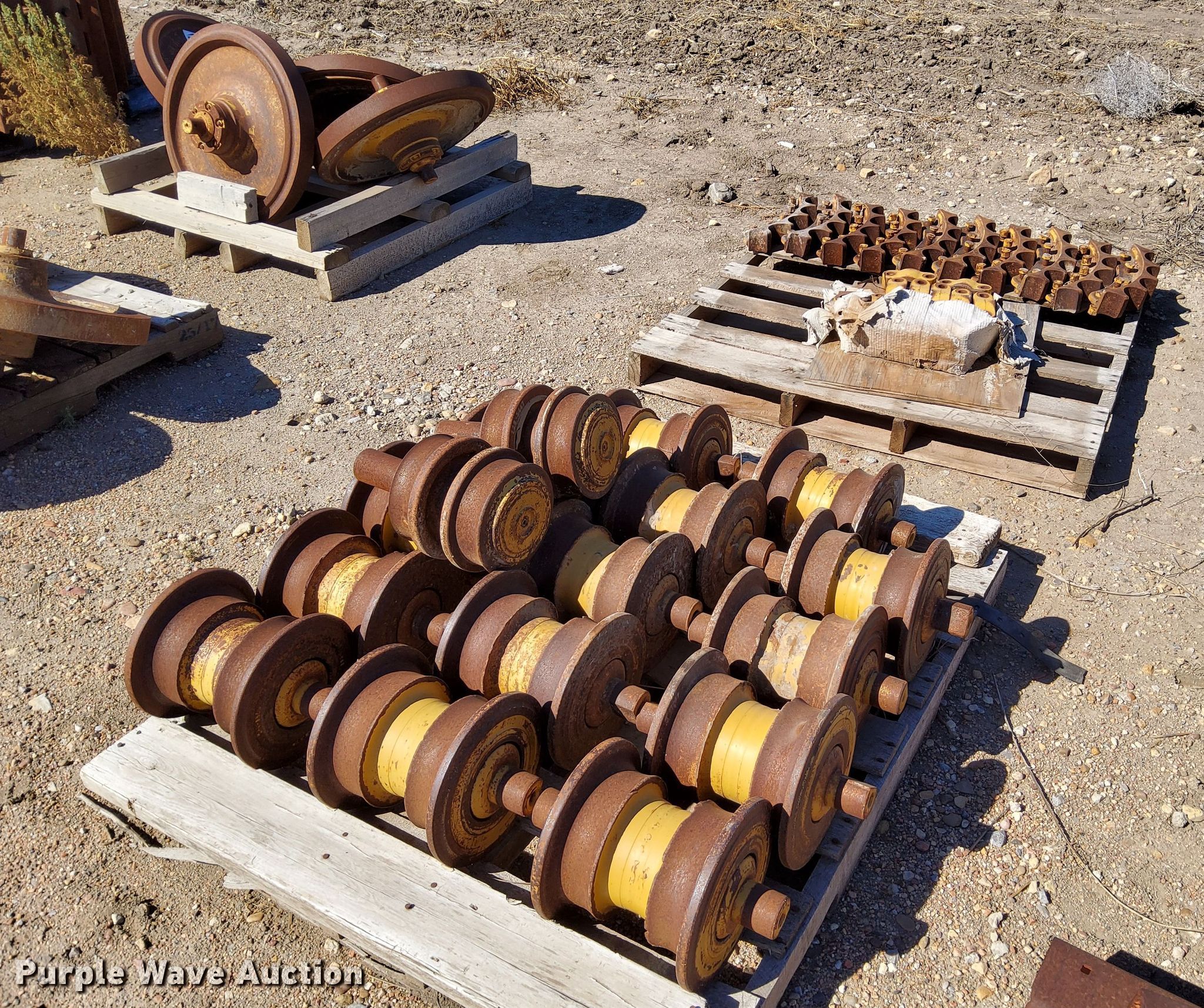 System one track components in Ellinwood, KS | Item DR0952 sold ...