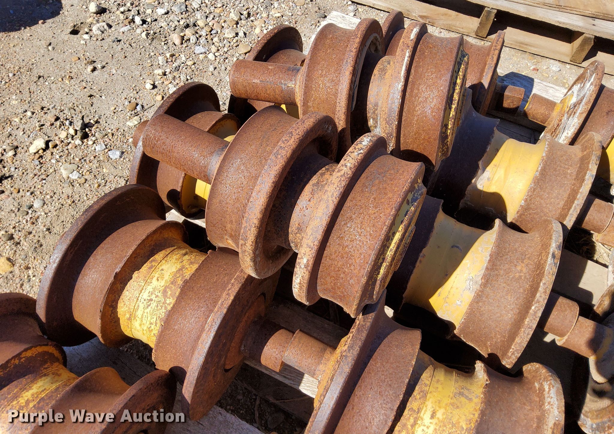 System one track components in Ellinwood, KS | Item DR0952 sold ...