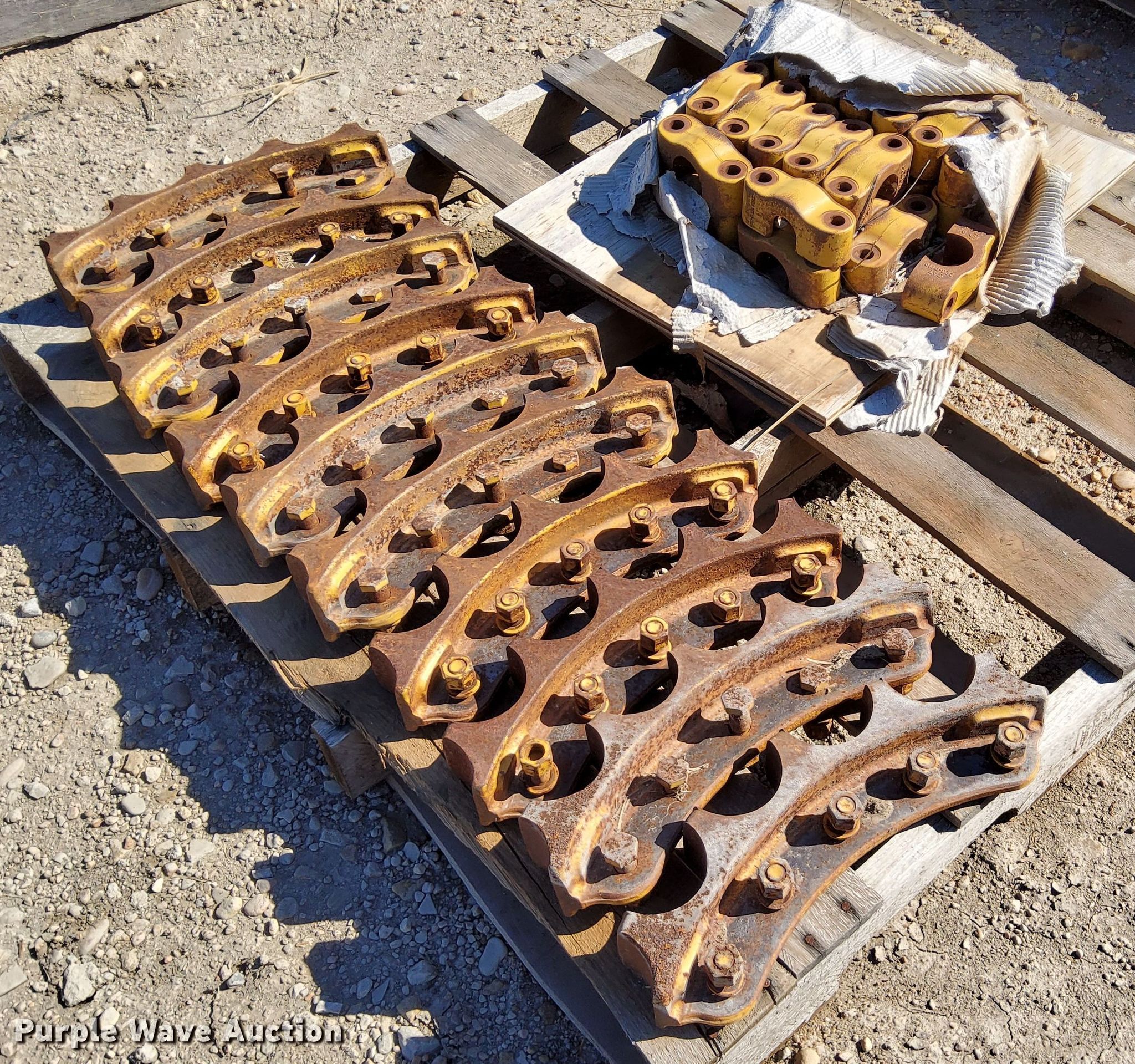 System one track components in Ellinwood, KS | Item DR0952 sold ...