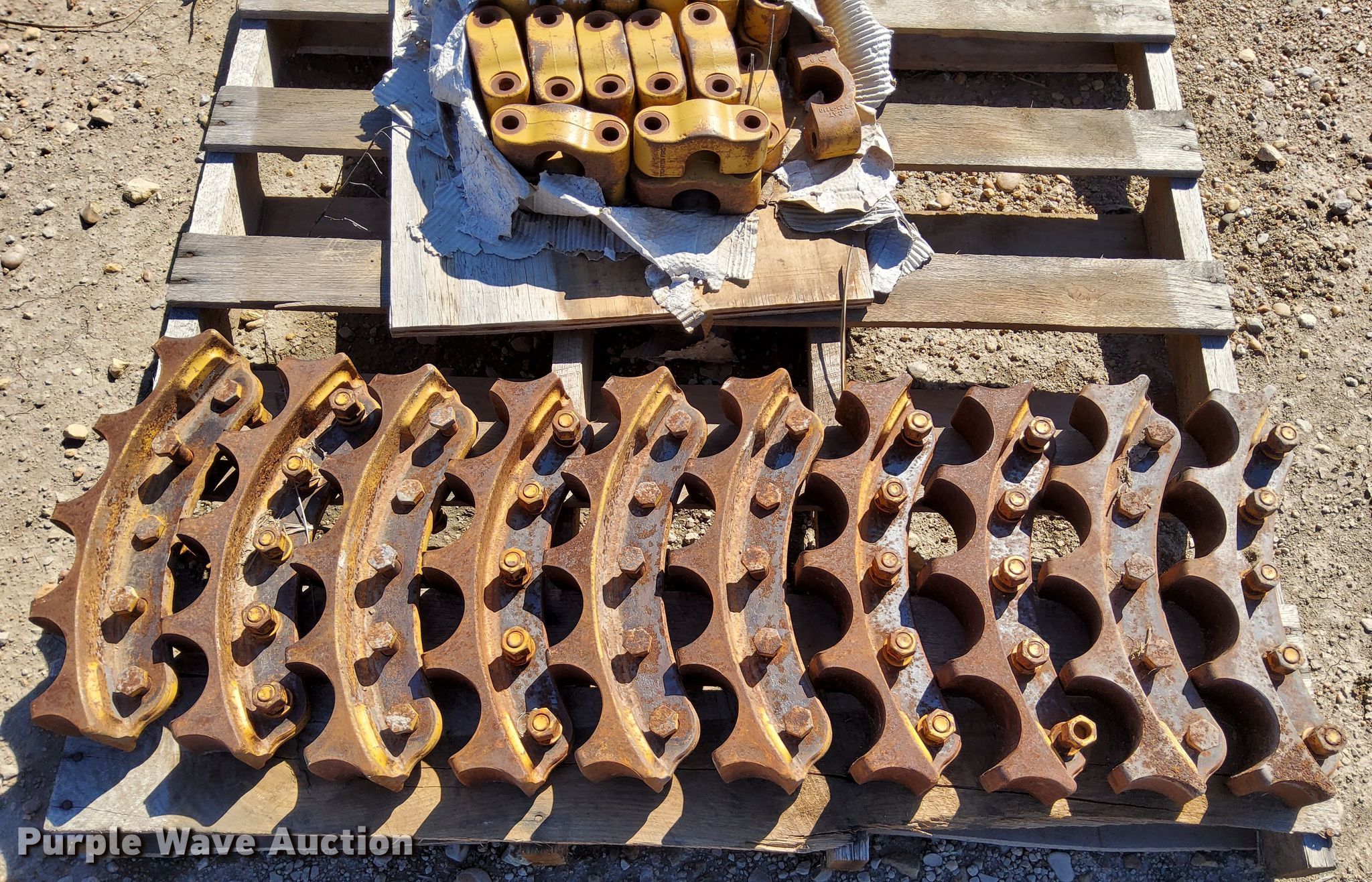System one track components in Ellinwood, KS | Item DR0952 sold ...