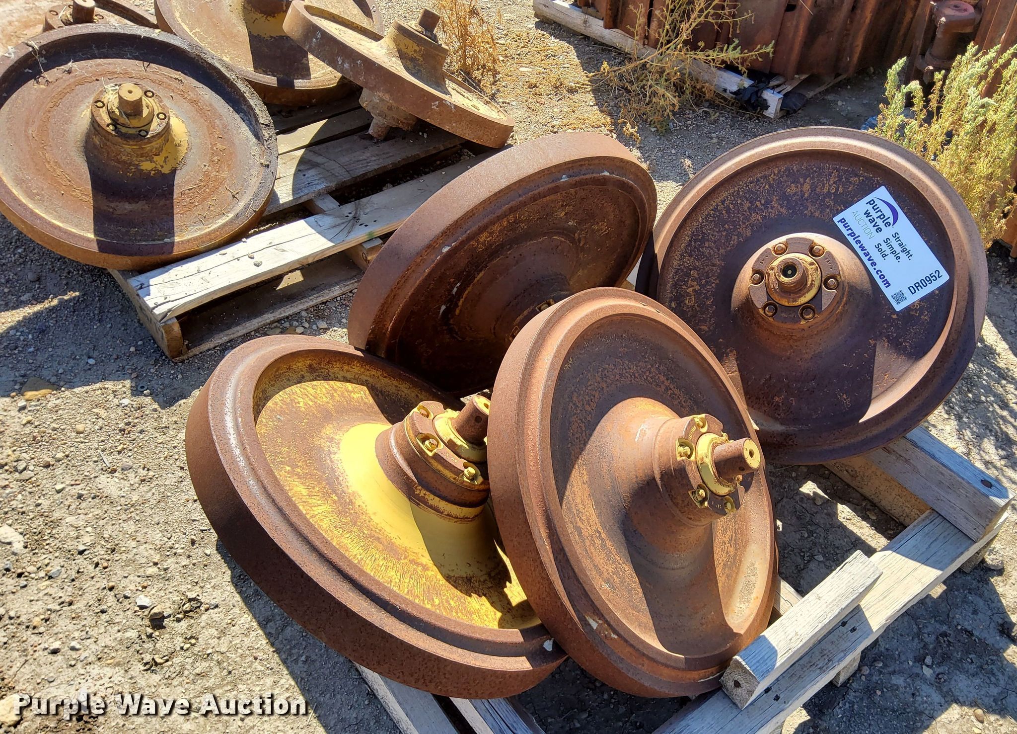 System one track components in Ellinwood, KS | Item DR0952 sold ...