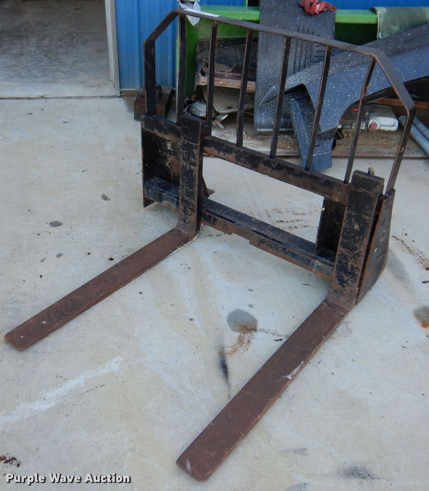 36" L skid steer forks in Ottumwa, IA | Item KP9310 sold | Purple Wave