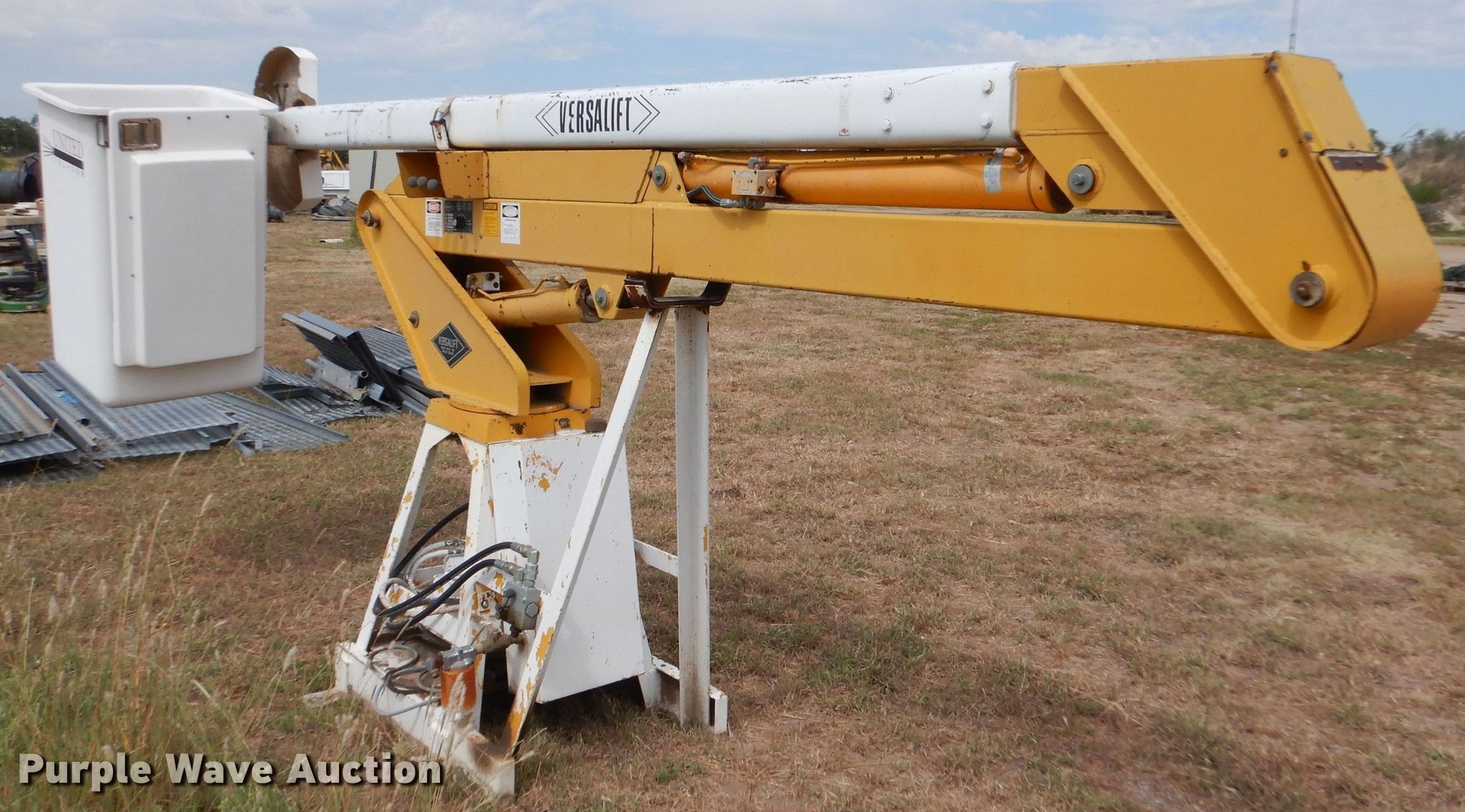 1985 Versalift SHV-28-BI boom in Dodge City, KS | Item LB9920 sold ...