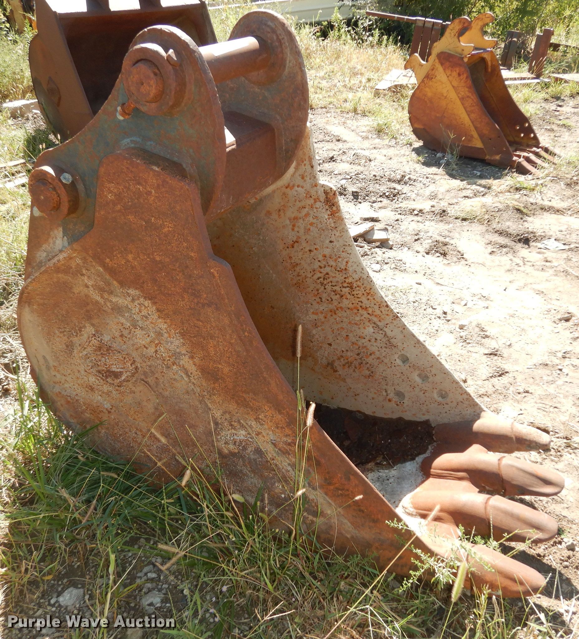 Hensley 24" W excavator bucket in Wamego, KS | Item LR9976 sold ...