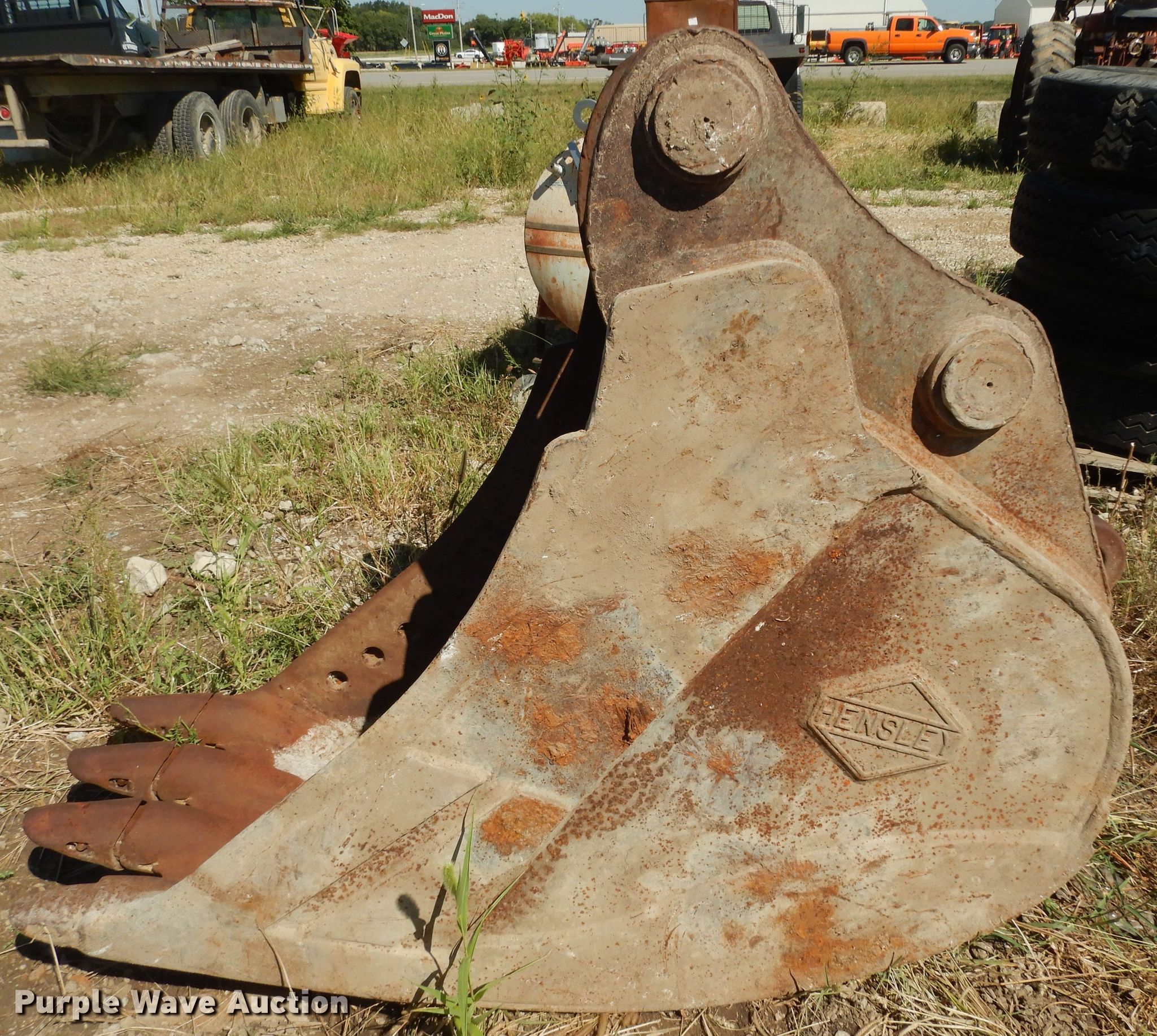 Hensley 24" W excavator bucket in Wamego, KS | Item LR9976 sold ...