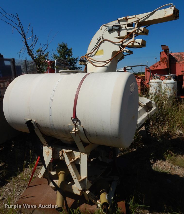 AgTec 3004 crop sprayer in Wamego, KS | Item DM3129 sold | Purple Wave