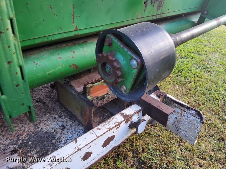 1995 John Deere 920 flex head in Manhattan, KS | Item DN6855 sold | Purple Wave