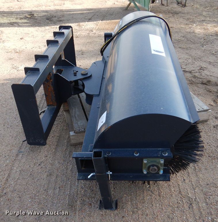 JCT Attachments skid steer broom in Kinsley, KS | Item LU9625 sold ...