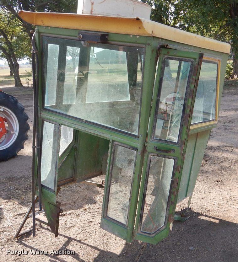 Full Vision 13-1012 cab in Kinsley, KS | Item LU9626 sold | Purple Wave