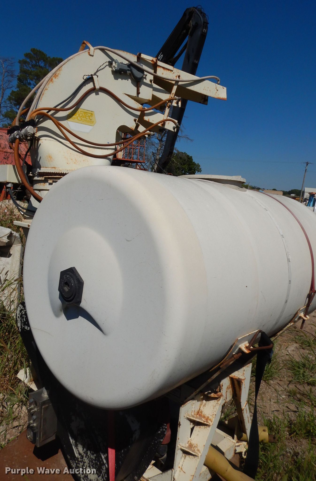 AgTec 3004 crop sprayer in Wamego, KS | Item DM3129 sold | Purple Wave